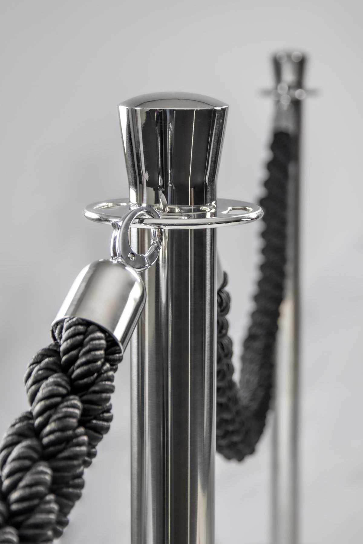 queue.ie ropes - posts - retractable barriers - traffic cones